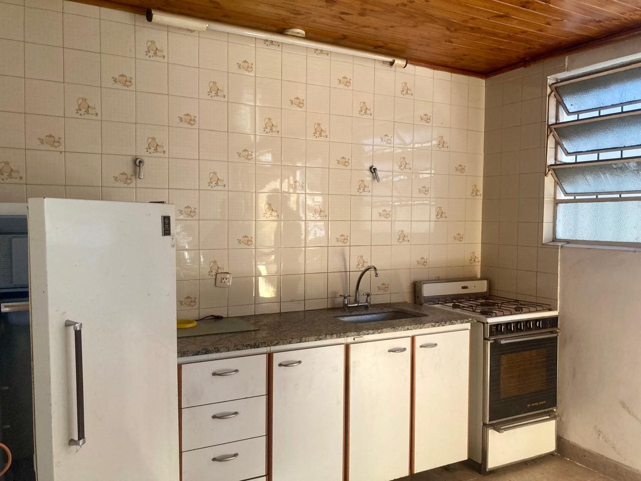 CASA CENTRICA- PIÑEIRO ESQUINA ALBERDI-LOBOS - Nicolás Spinosa Operaciones Inmobiliaria